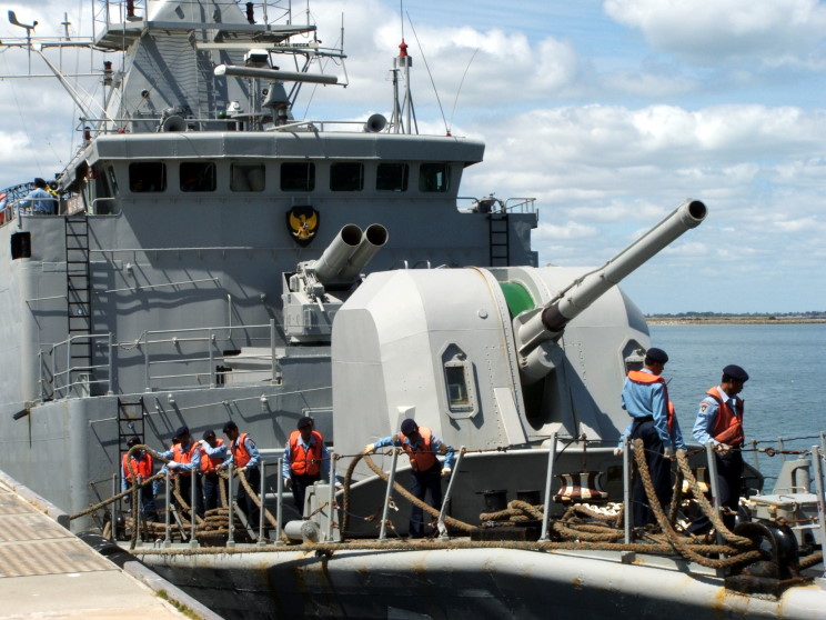 Bofors 120mm - Meriam Kaliber Terbesar di Kapal Perang TNI AL