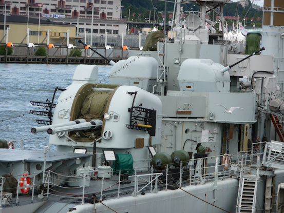 Bofors 120mm - Meriam Kaliber Terbesar di Kapal Perang TNI AL