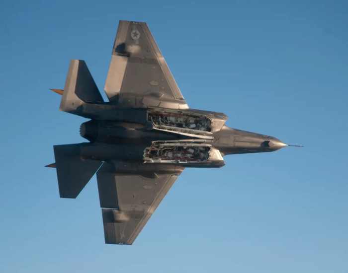 Adopsi "Sidekick", Jet Tempur Stealth F-35A/C Bisa Bawa Enam Rudal AIM-120 AMRAAM di Internal ...