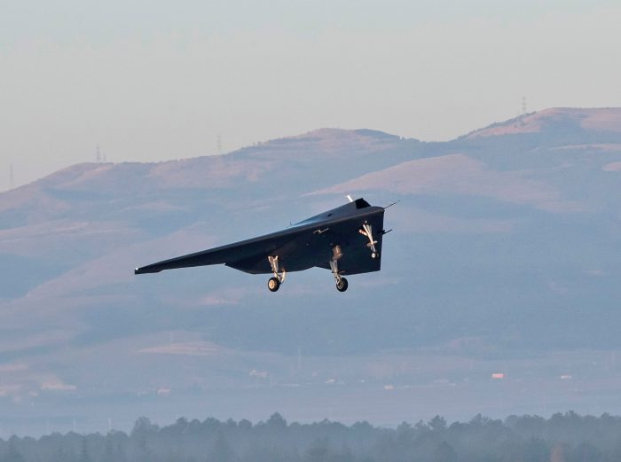 Drone Tempur Stealth Berdesain Flying Wing Anka-3 Sukses Terbang Perdana