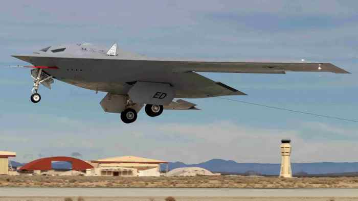 Pertama Kali, Angkatan Udara AS Rilis Foto Samping (dari Udara) Pembom ...