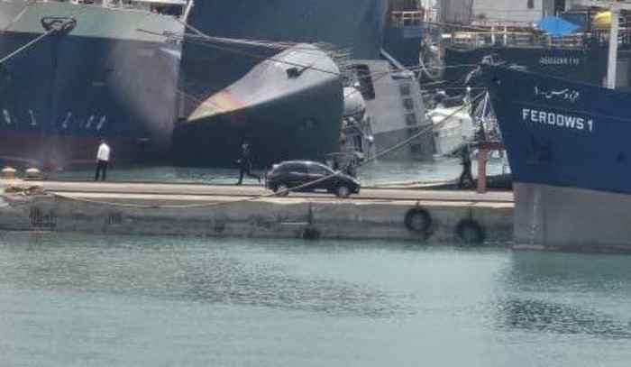 Hilang Keseimbangan, Korvet Rudal Iran IRIS Sahand 74 'Terbalik' di ...