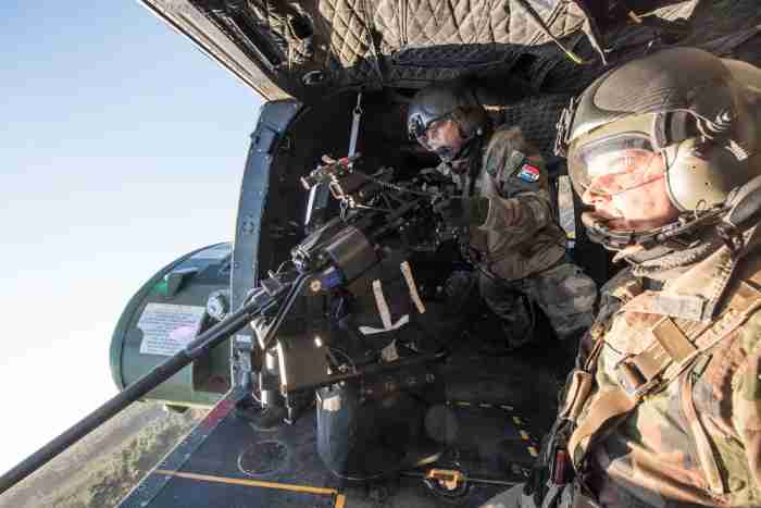 SA-330H Puma Pirate - Helikopter dengan Door Gun 'Terkuat' Kaliber 20mm